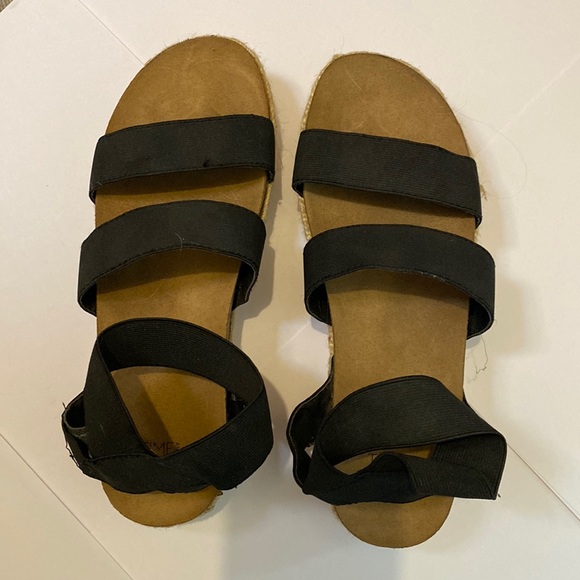Time and Tru | Shoes | Black Strap Time And True Sandals | Poshmark